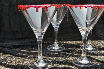Easy Blood Dripped Glasses • www.knifeandpaddle.com